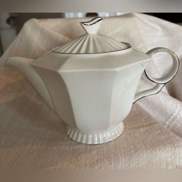 Kitchen | Pacifica Teaware Porcelain Teapot Gold Trim | Poshmark